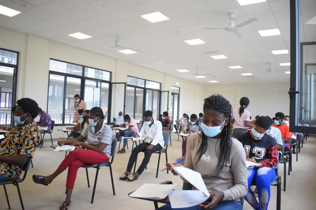 Pioneer students of UESD, write first end of semester exams ...